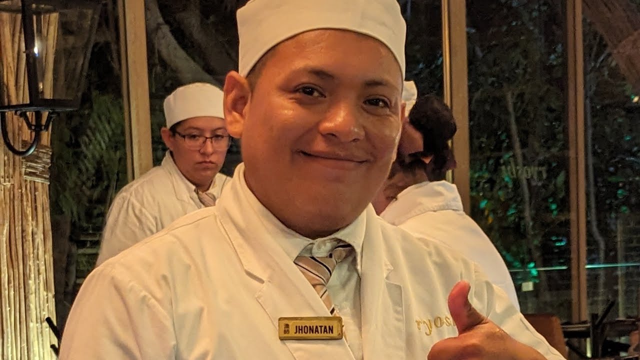 Another Amazing Night at Ryoshi in Cancun - Chef Jhonathan made us a Delicious Spider Crab Roll ...