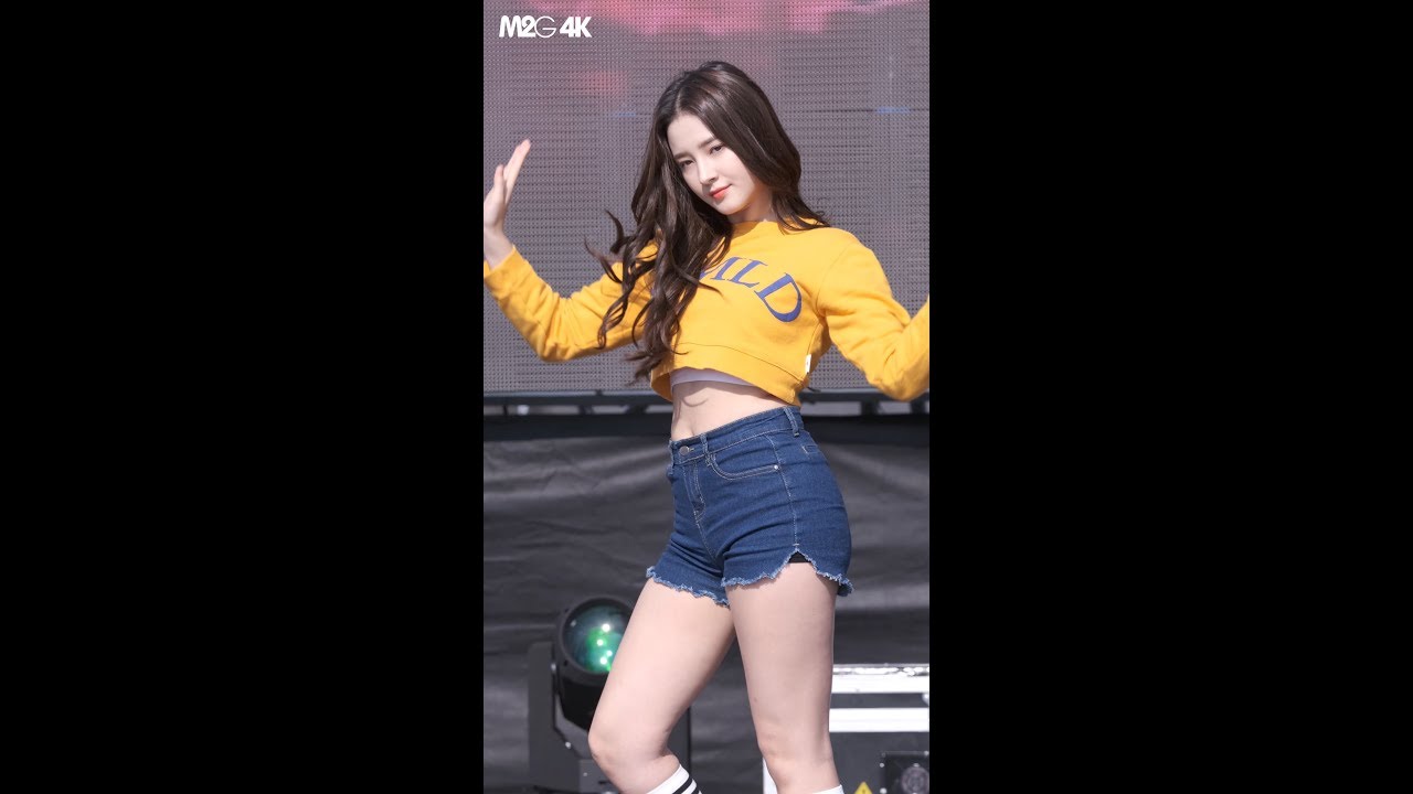 181013 모모랜드 낸시 Momoland Nancy ( 짠쿵쾅 ) 올패밀리뮤직페스티벌 4K - YouTube