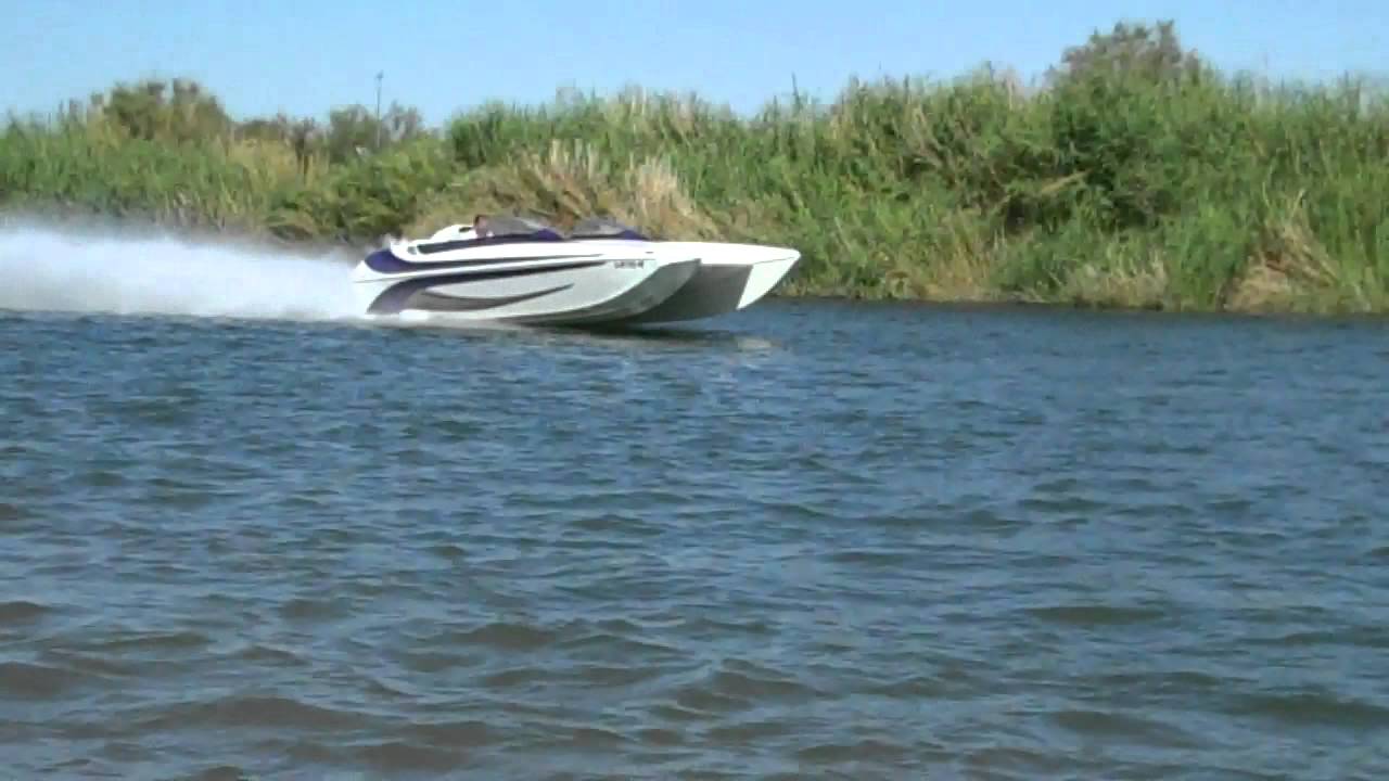 Watching the big Power Boat Ripp by us - YouTube