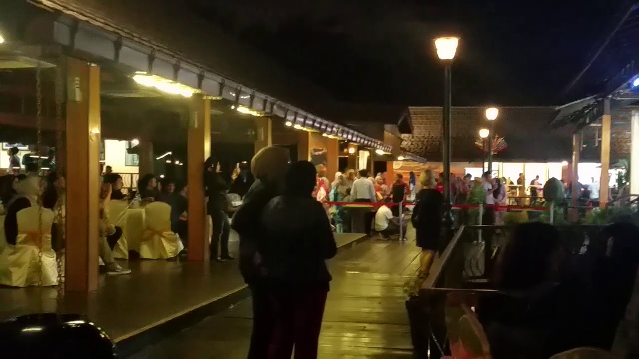 'Sebak' by Amir Ukays Live Showcase @ D'Saji KL Titiwangsa - YouTube