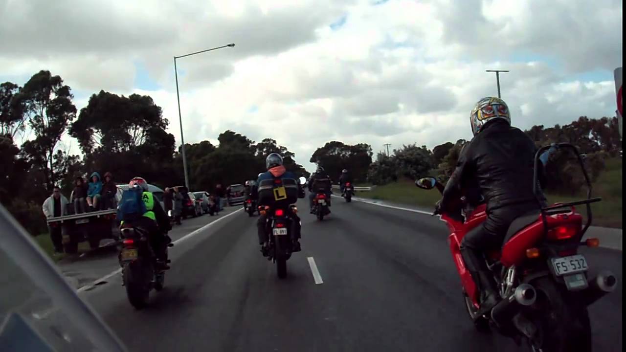 Bad motorbike riding - YouTube
