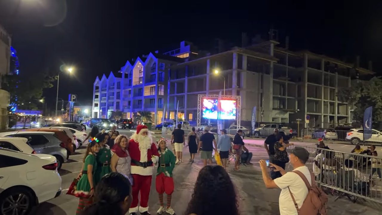 We're LIVE! Waiting for the Punda Christmas Lights to TURN ON ...