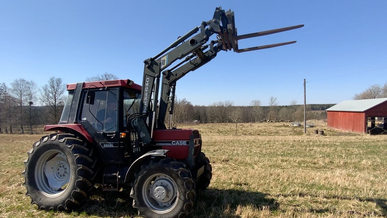 Köp Traktor Case IH INT 685XL 4WD TA med lastare + gafflar på Klaravik ...