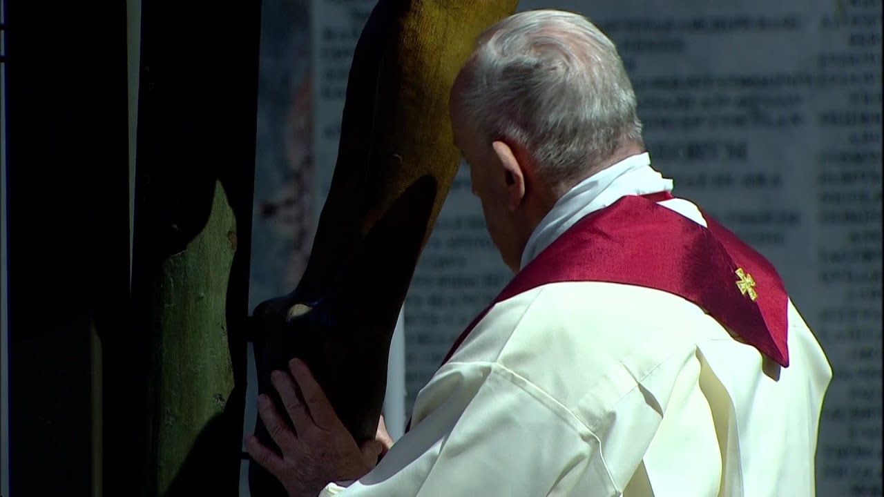 Good Friday in quarantine: Pope celebrates the Passion amid the ...