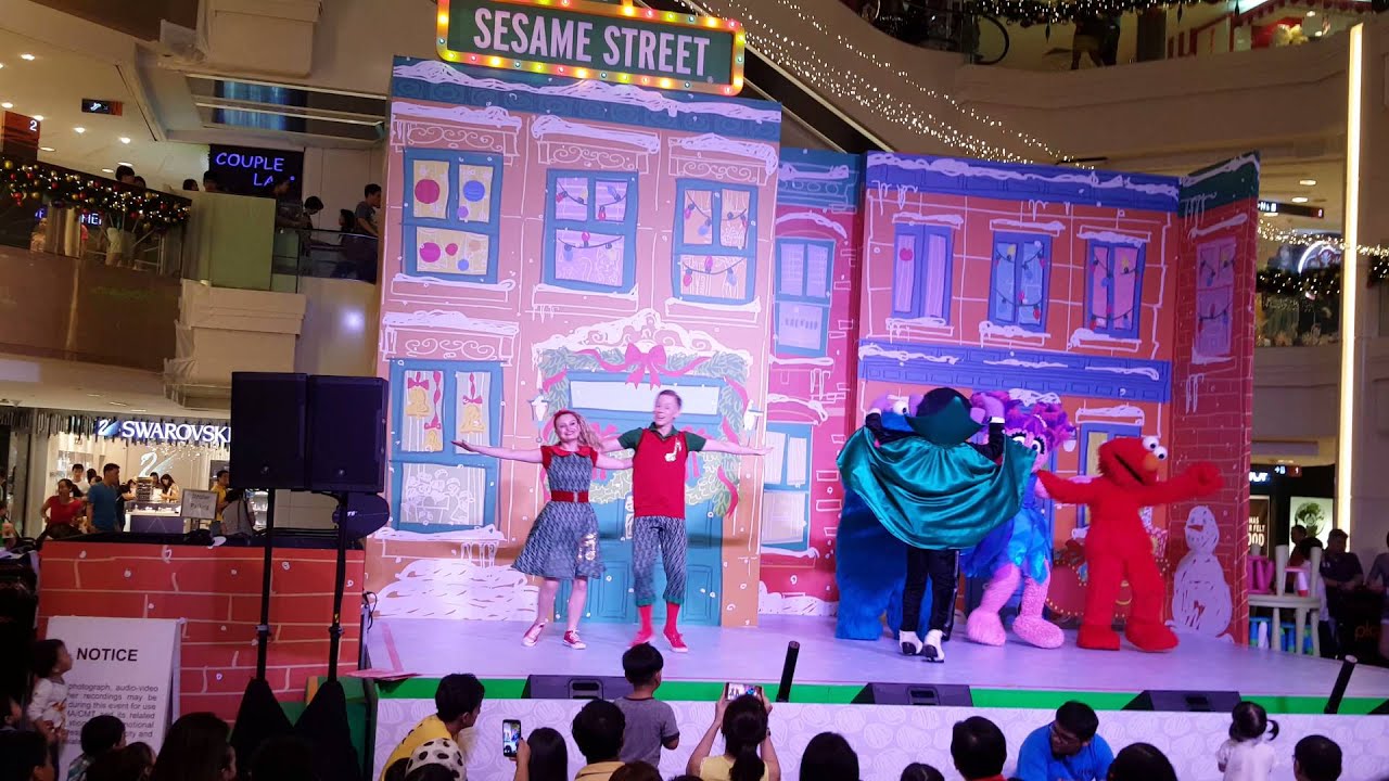 'Sesame Street' at Plaza Singapura, Video Clip 2/6 - YouTube