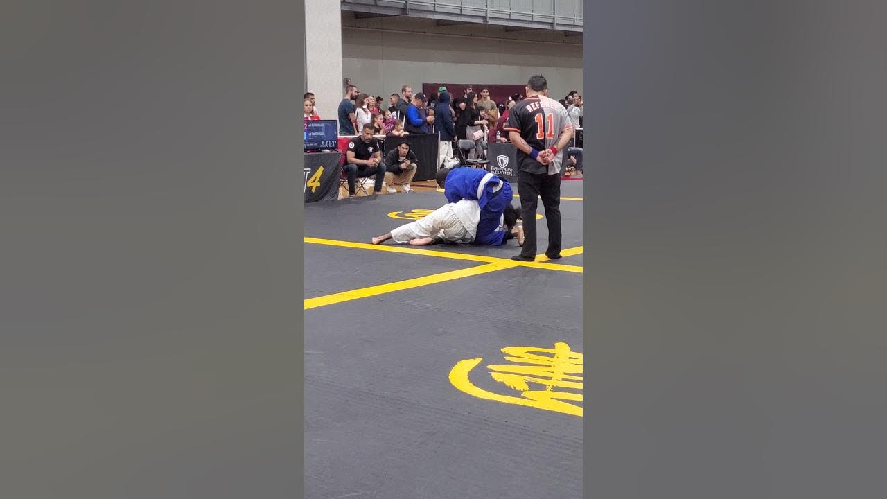 White belt vs White belt 145lbs: competition @ Grappling Industries - YouTube