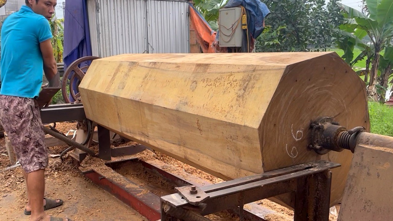 $50,000 Wood Block // Amazing Giant Woodturning Technique - YouTube