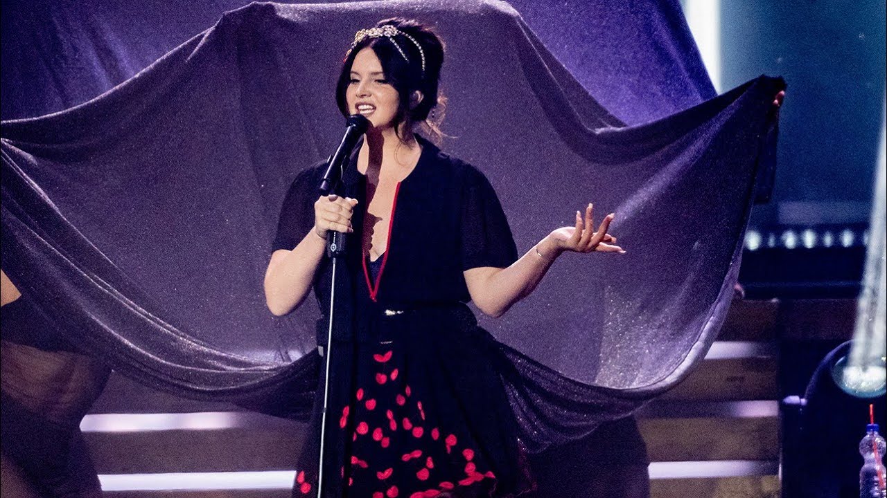 Lana Del Rey & Backup Singers Sing Gorgeous "Ocean Blvd" Outro @ Ziggo ...