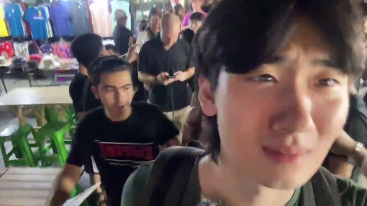 LIVE IN THAILAND BANGKOK - CHINATOWN 6'5 HANDSOME PEARAI FOUNDERS ROAM THE STREETS AND ENLIGHTEN ...