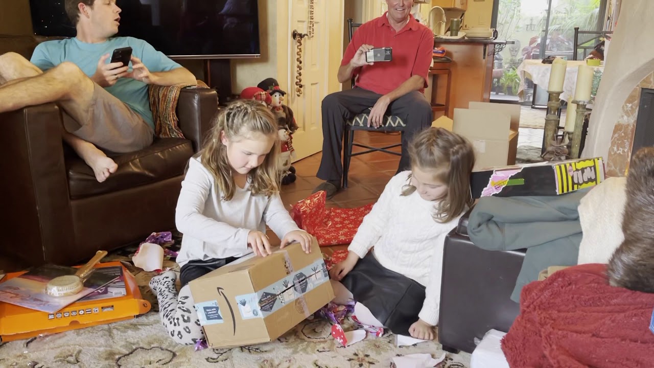 Clem and Em open their Christmas Box - YouTube