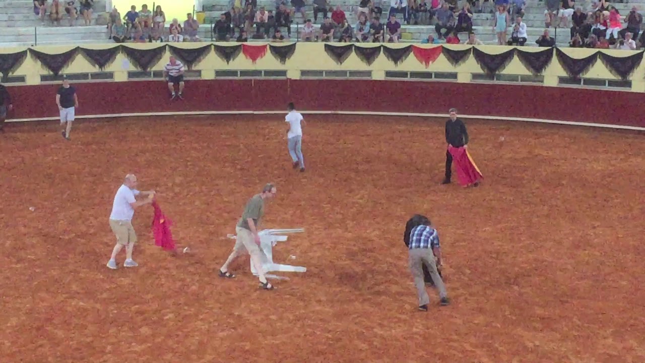 Portuguese Bullfight - Albufeira Bullring - enjoy - october 2017 - YouTube