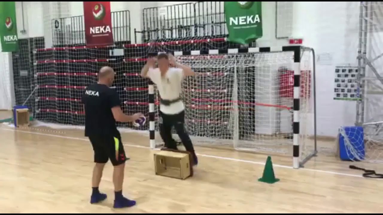 Handball Goalkeeper Resistance Training 4 with touch, passing,shot ...