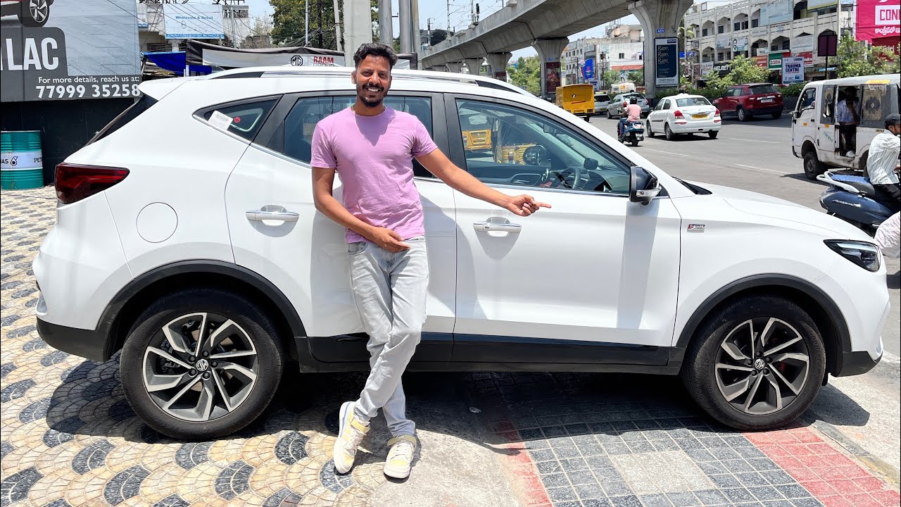 Exploring the City With MG ASTOR | Cool Features Unlocked - YouTube