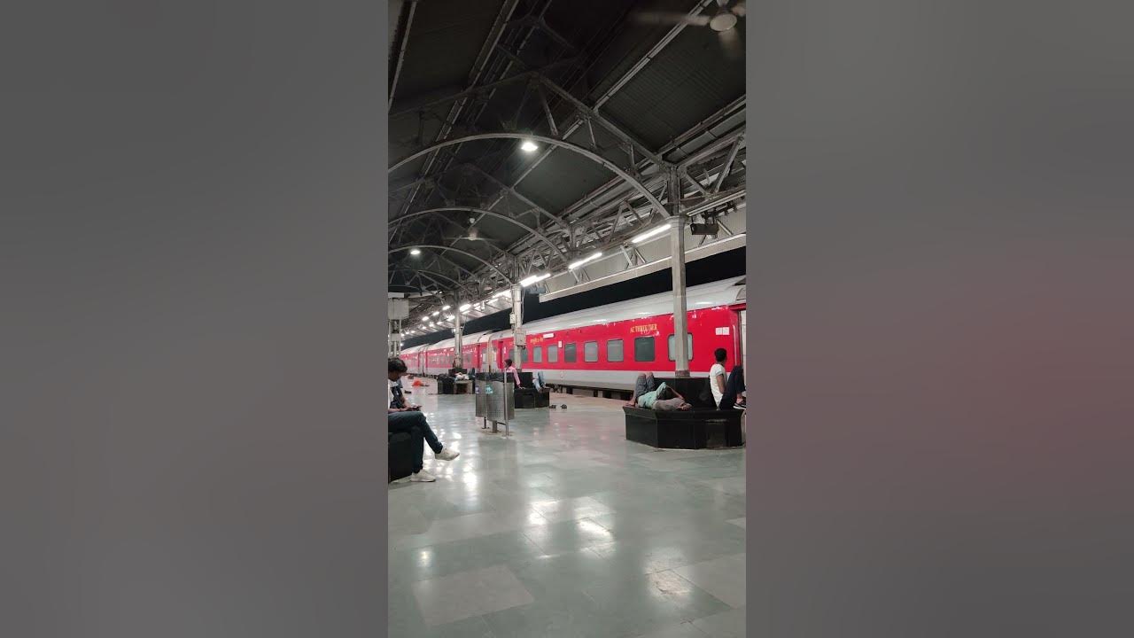 20404 Bikaner - Prayagraj SF Express (Via Loharu) Departing From Kanpur Central #train #railway ...