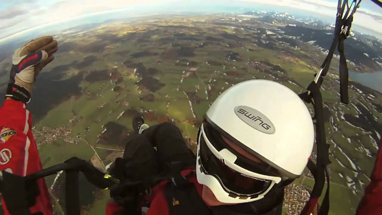 Ewa Wisnierska & Mad Mike Küng - Paragliding Tandem head over jump from ...