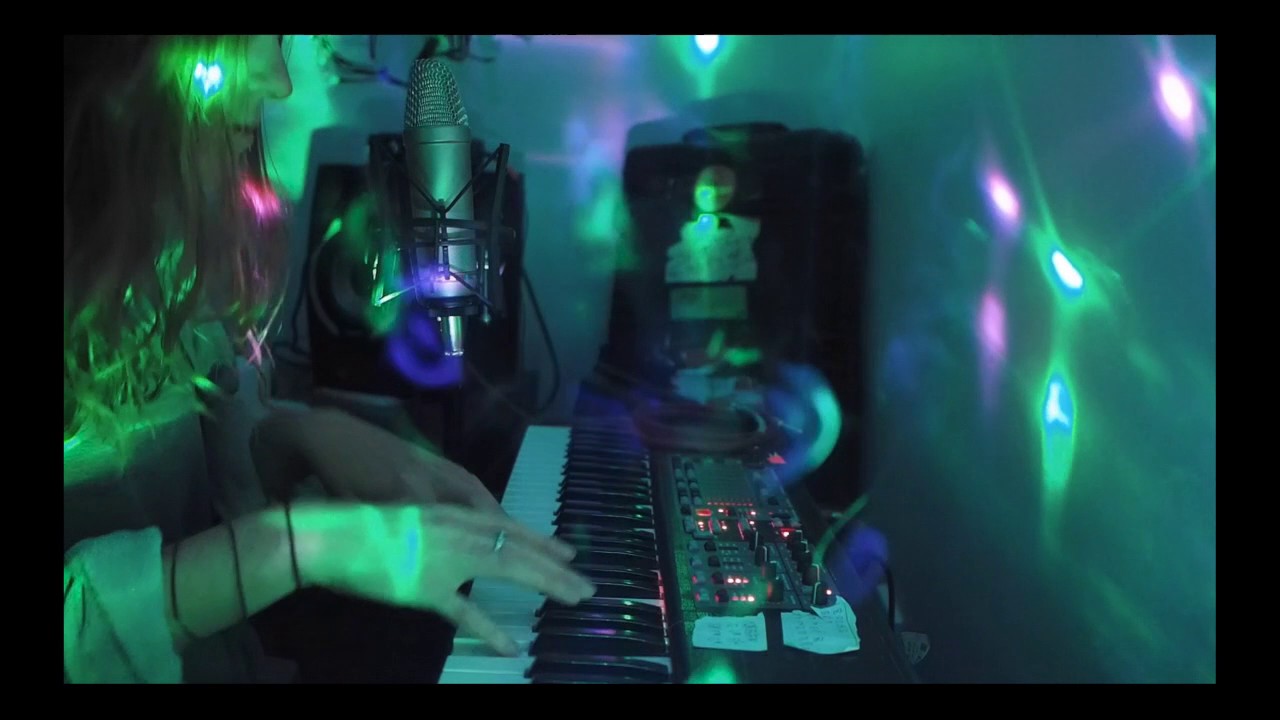 Bree Tranter - Deja vu - Live in Thirroul - YouTube