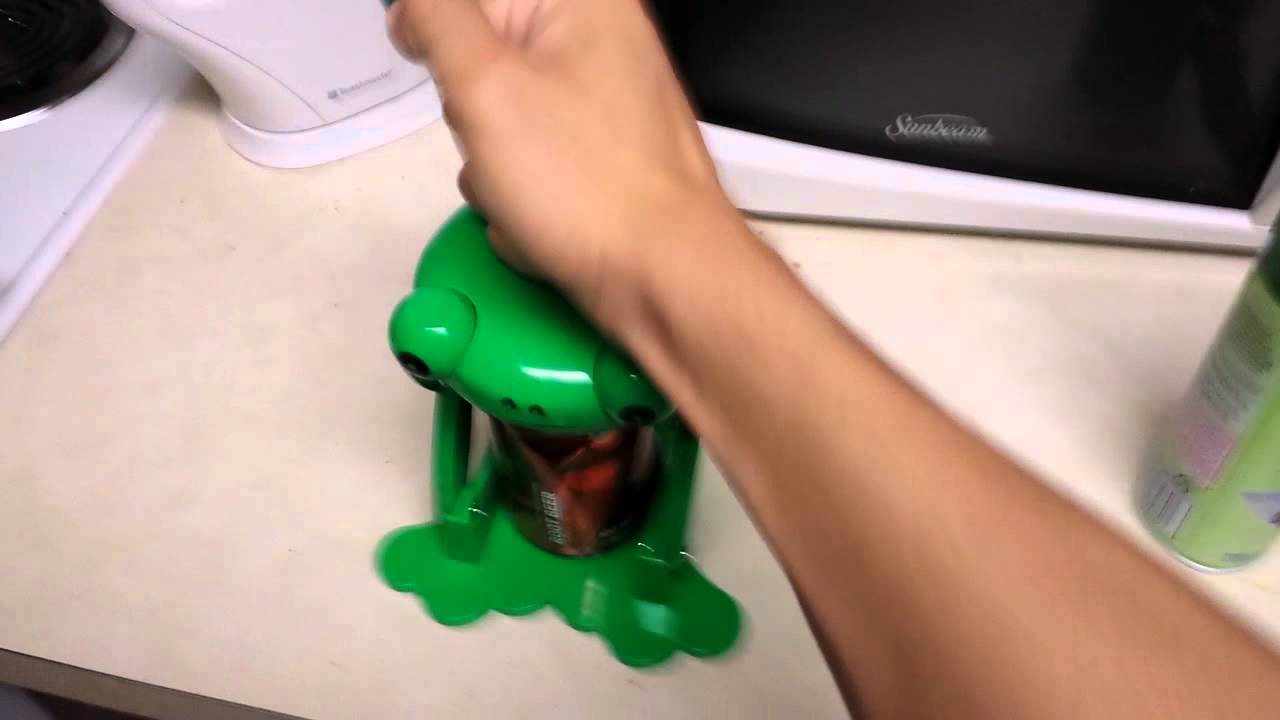 Hard body frog crushes can with abs - YouTube