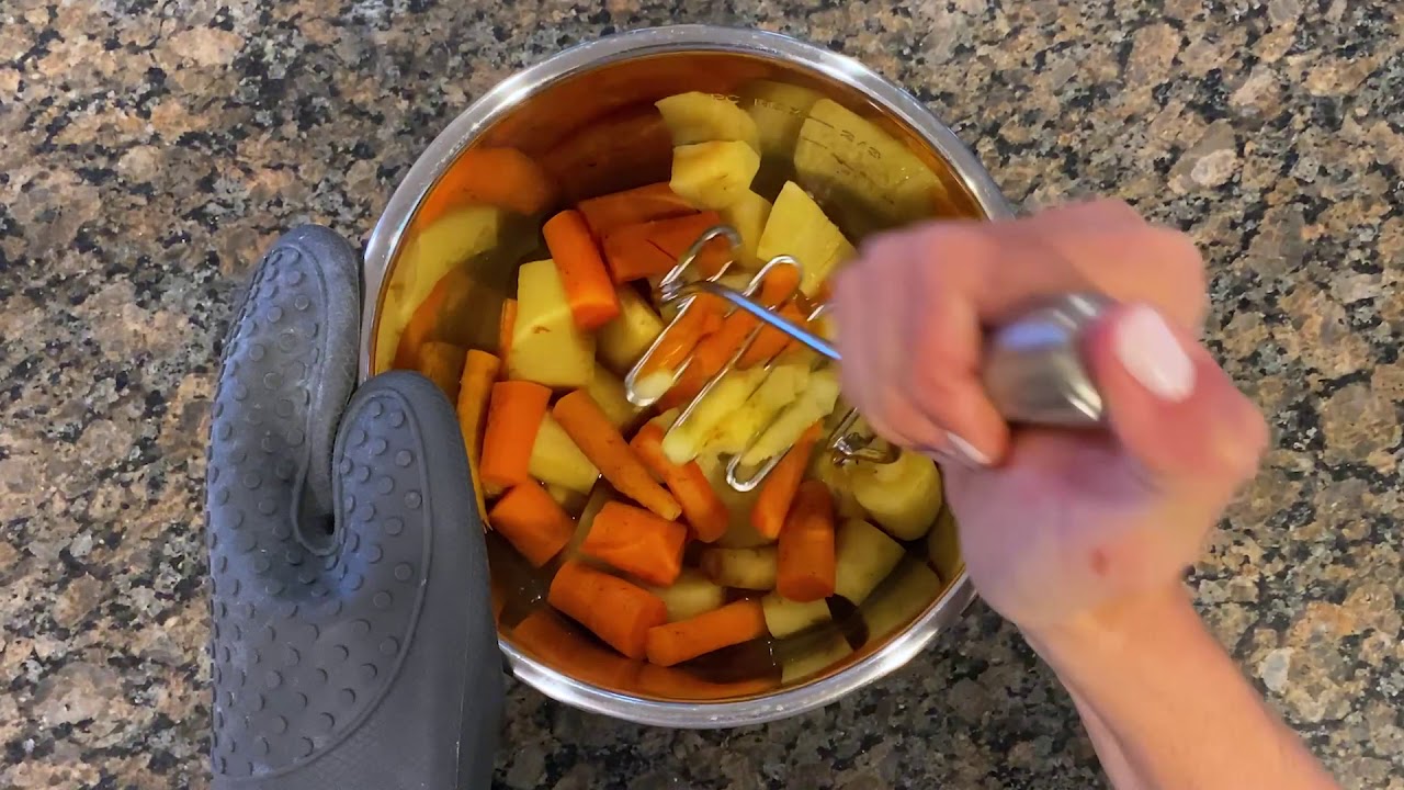 A Potato Masher that folds to fit into a drawer? holy moly!! - YouTube