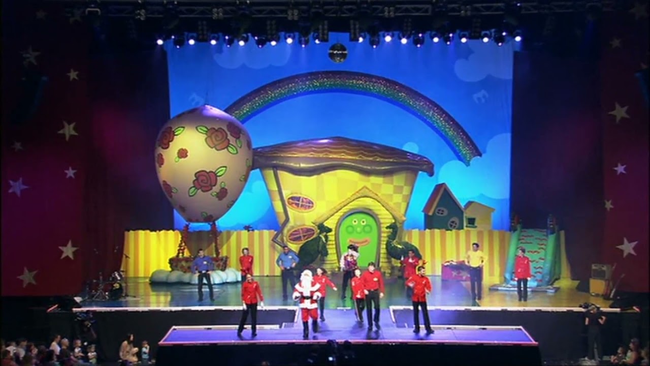 The Wiggles - Santa Leaves the Stage - YouTube