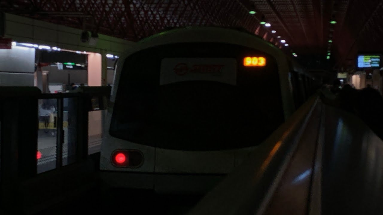 SMRT C151A (555/556) at Jurong East - YouTube