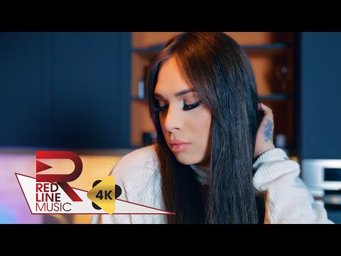 Almira Kurt - Aşk Avuturmuş (Official Music Video)