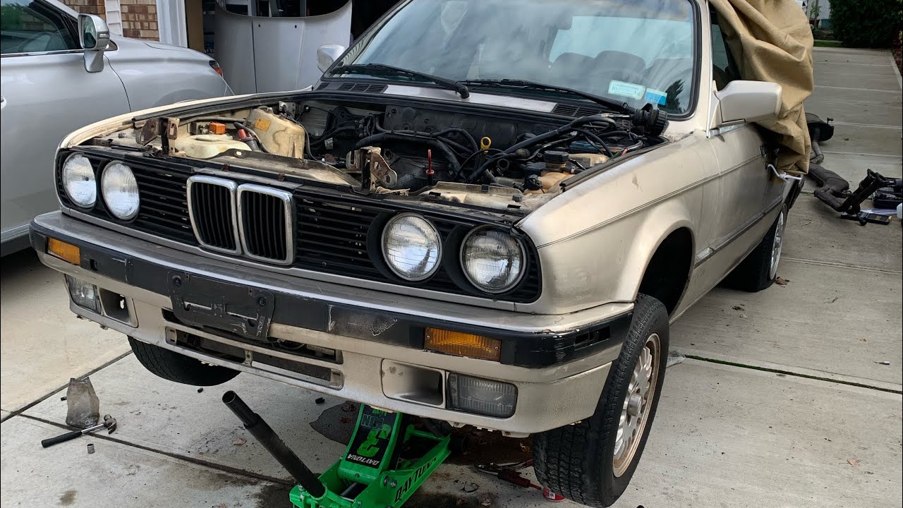 BMW E30 ENGINE AND TRANSMISSION REMOVAL |Time Lapsed| - YouTube