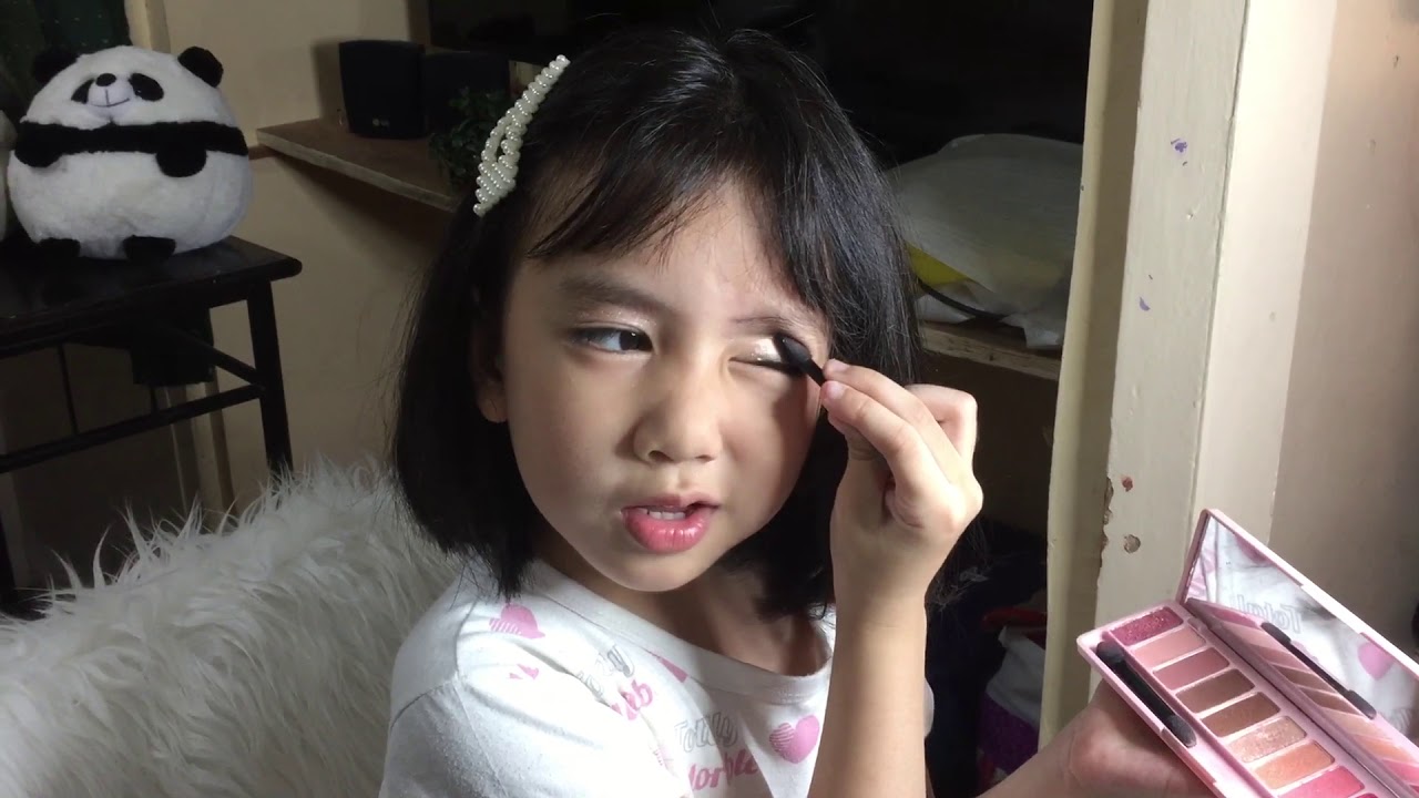 VLOG#1 My Cute & Funny Makeup Tutorial💁‍♀️🌸 - YouTube