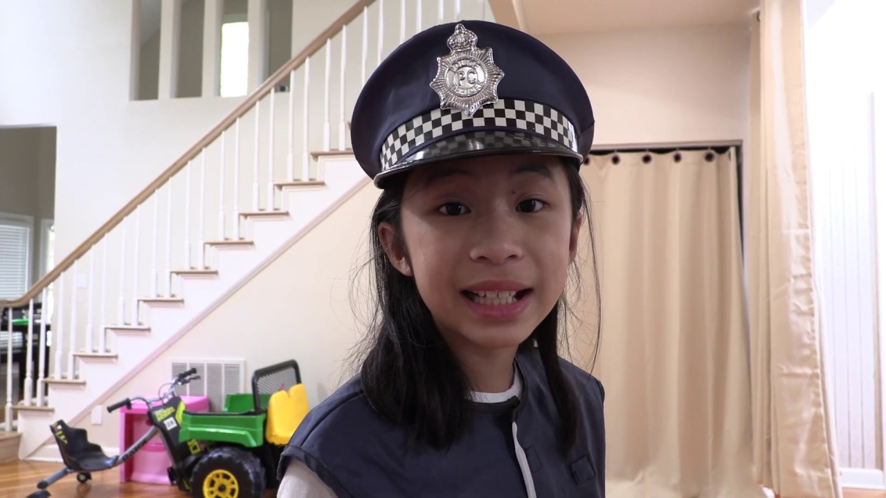 Pretend Play Police EXERCISE TRAINING With New Toys - YouTube