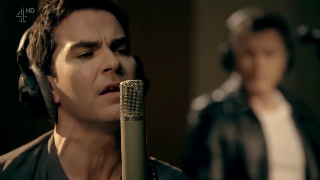 Stereophonics sing Dakota - YouTube
