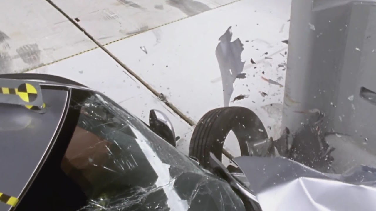 2012 Mitsubishi Outlander Sport driver-side small overlap IIHS crash ...