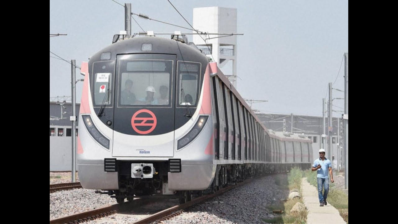 Delhi metro in top speed - YouTube