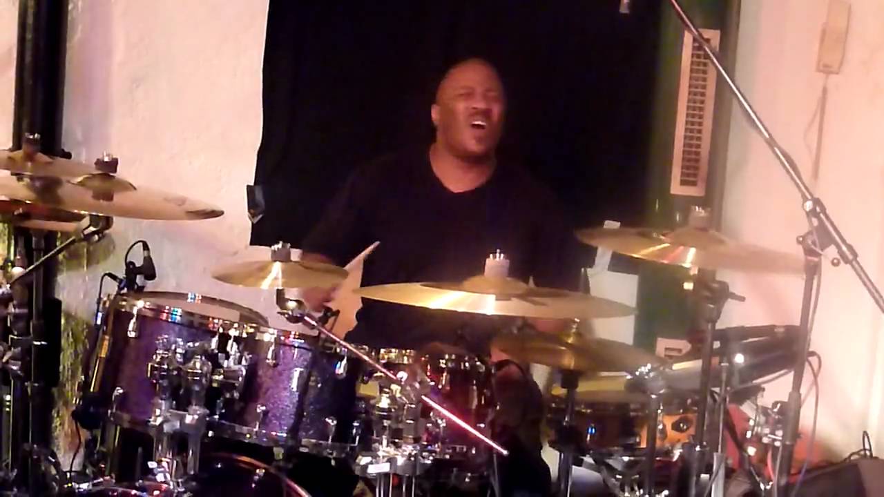 George Duke Band / Gordon Campbell --drum solo 2010 - YouTube