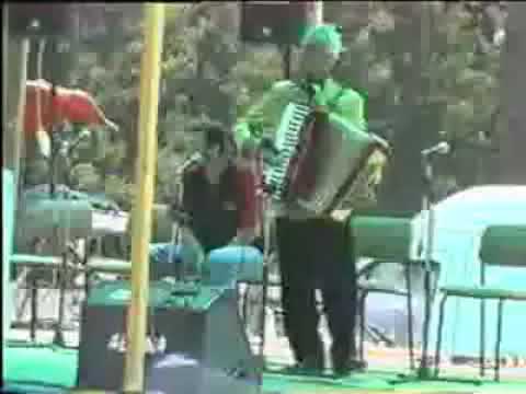 2003 SATAVE FESTİVALİ.RAHMETLİ ABİM SÖYLÜYOR RAHMETLİ ANNEM OYNUYOR.