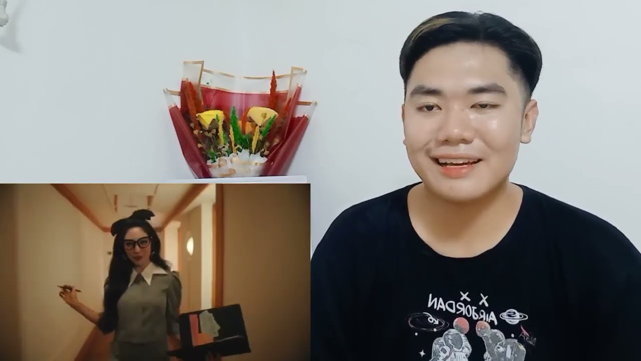LUNAS ‘MOONLIGHT’ Official MV REACTION - YouTube