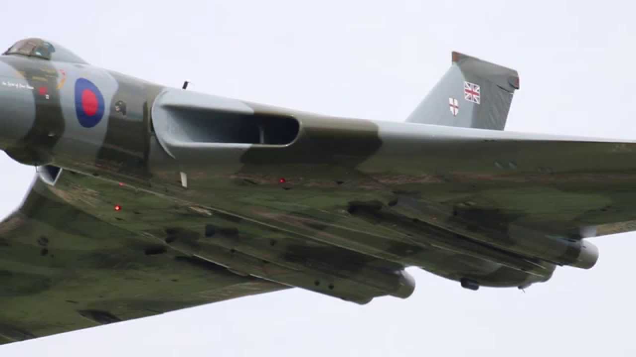2015 Avro Vulcan XH558 Last flight @Elvington Air Show - YouTube