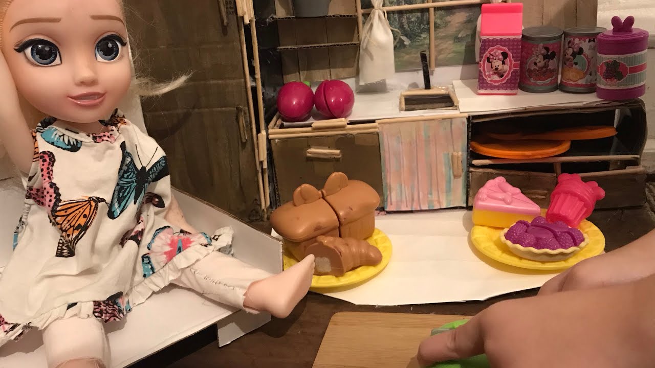 Kitchen play set - Making breakfast for Elsa - YouTube