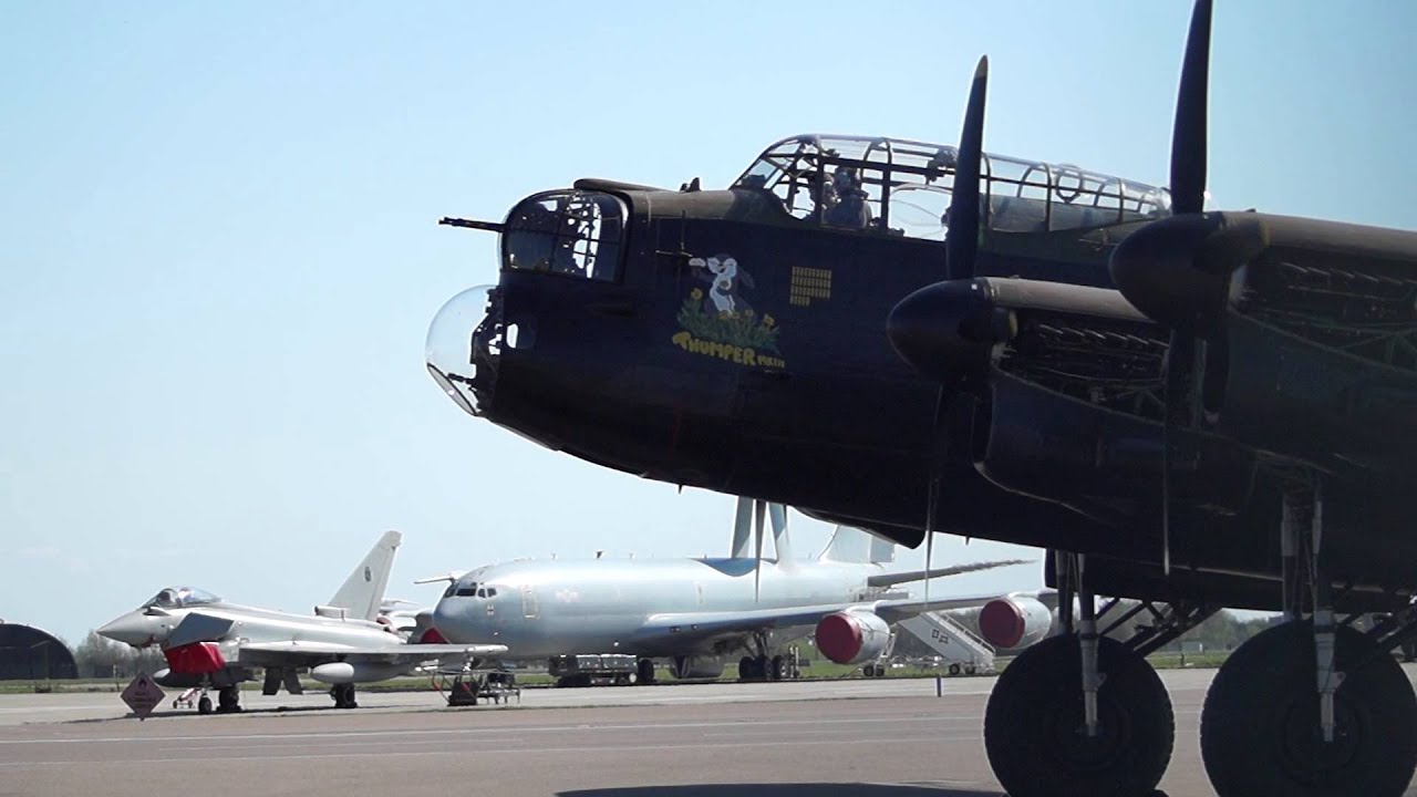 BBMF Lancaster ground engine run 18/04/15. - YouTube