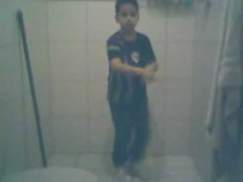 menino de 8 anos dançando sensualize!!
