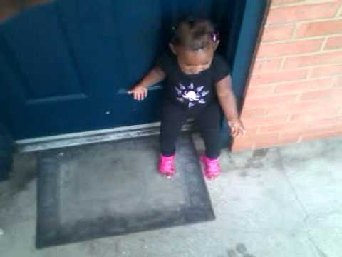 Mimi twerking