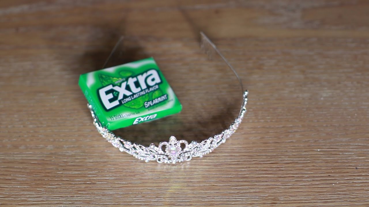 Tiara ASMR Extra Chewing Gum - YouTube