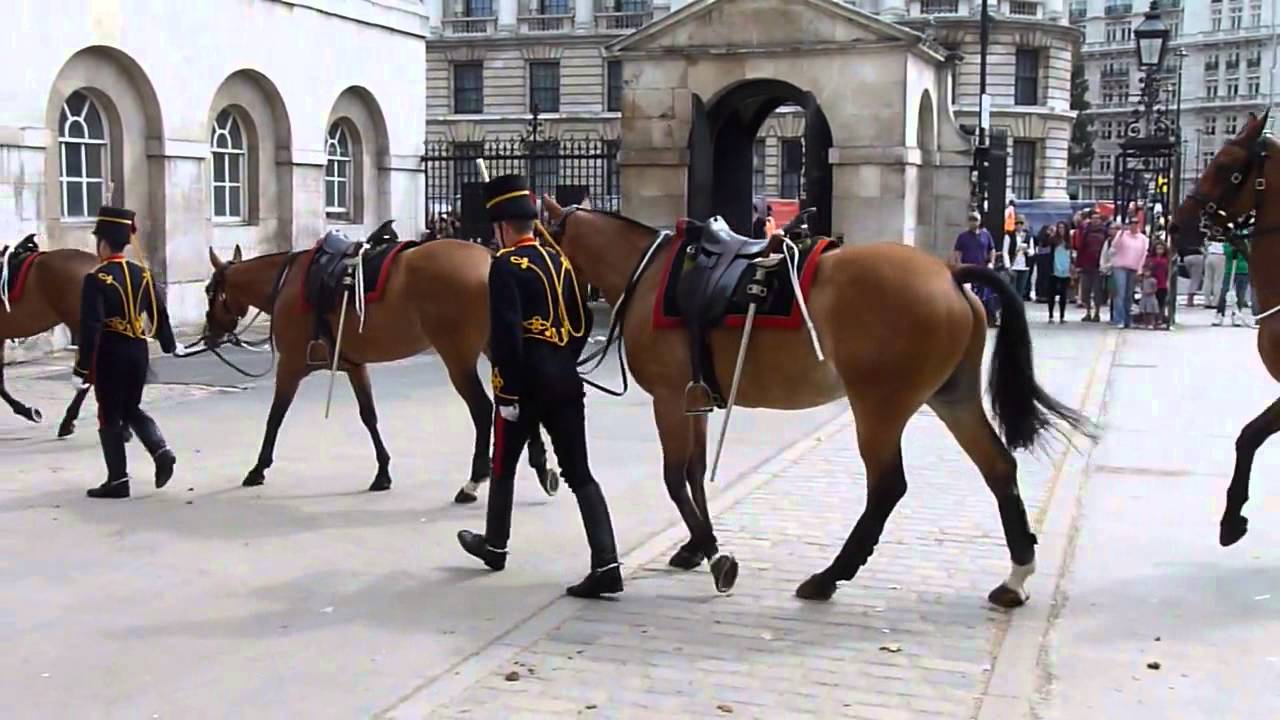 King's Troop at Horse Guard Parade. - YouTube