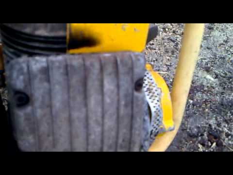 Old Chainsaw Partner R12 - YouTube