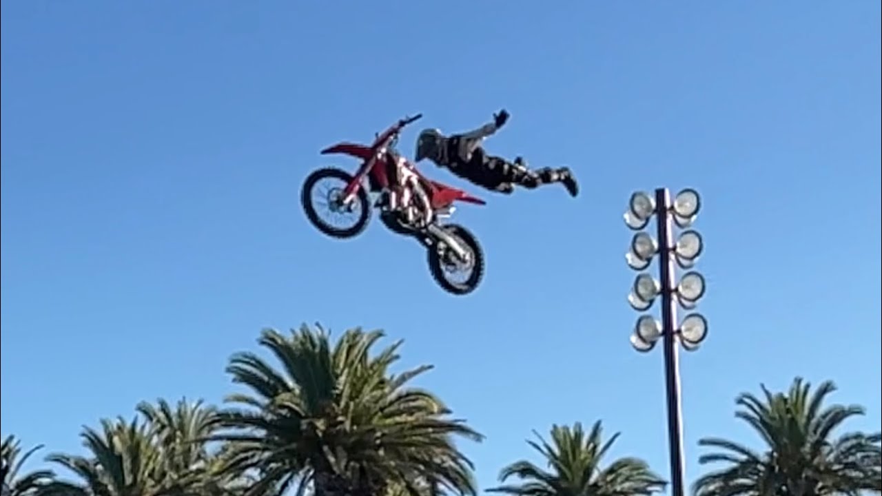 AMAZING MOTORCYCLE JUMPS, AND THE BEST TRICKS - YouTube