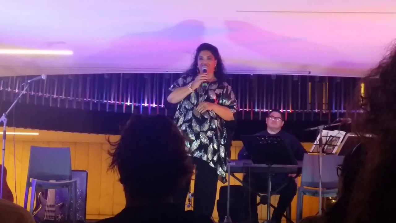 Marilú Basulto-Qué alegre va María. - YouTube