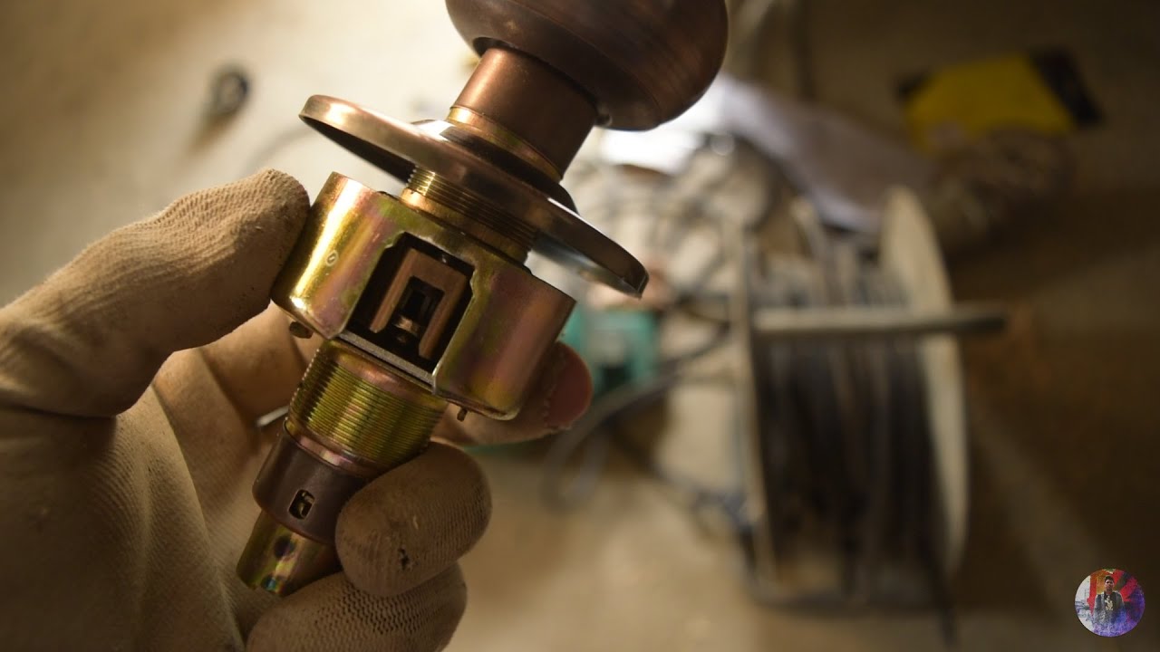 How to Install a Door Knob | Easy Steps: measure, bore and fix ...