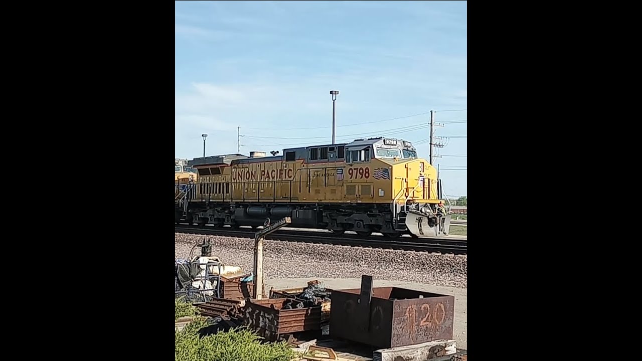 A Rebuilt Ex-CNW Dash-9 Leads ZG2BRB-25 through Sterling, IL. - YouTube