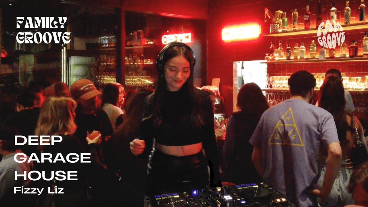 Deep Garage 90's House Mix by Fizzy Liz - Good vibes live DJ set in a bar - YouTube
