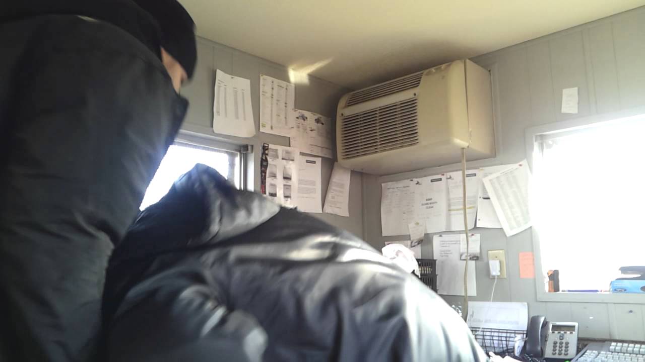 Bored security guards (shoulder wrestling) - YouTube