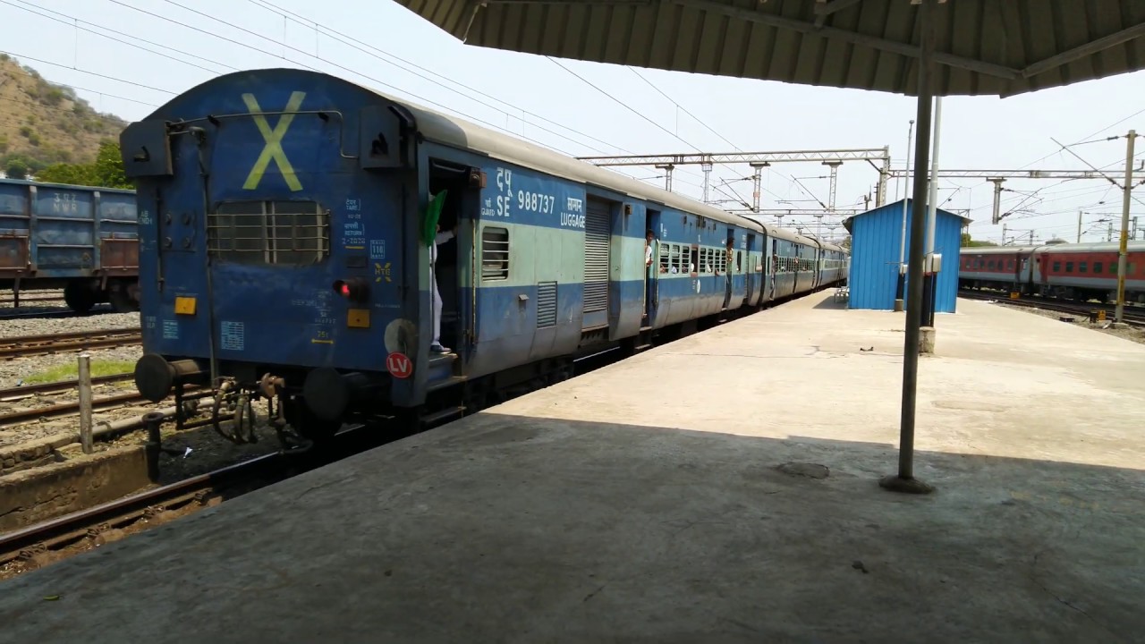 One Train Departing One Train Arriving - YouTube