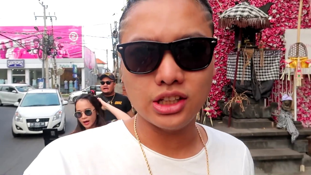 LIBURAN KE BALI | Laurent Rando - YouTube